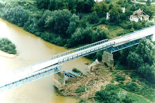 MILITARY BRIDGE OPERATIONS: The Mabey Logistic Support Bridge - Inglaterra