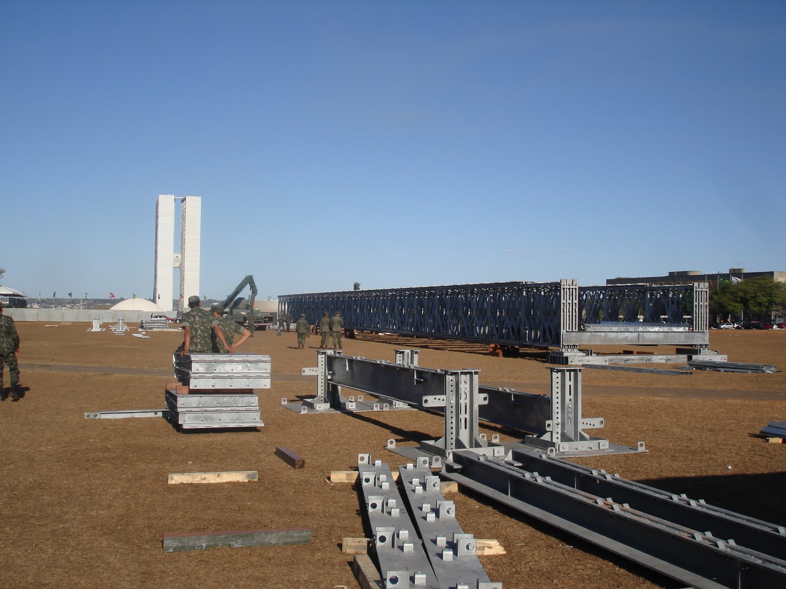 MILITARY BRIDGE OPERATIONS: Ponte Logistic Support Bridge na Esplanada ...