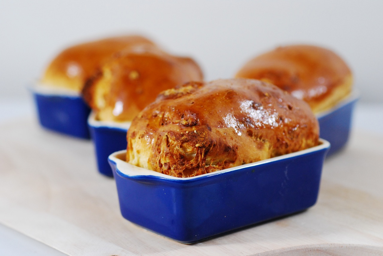Know Whey: Taint Season: Mini Cheddar Loaves