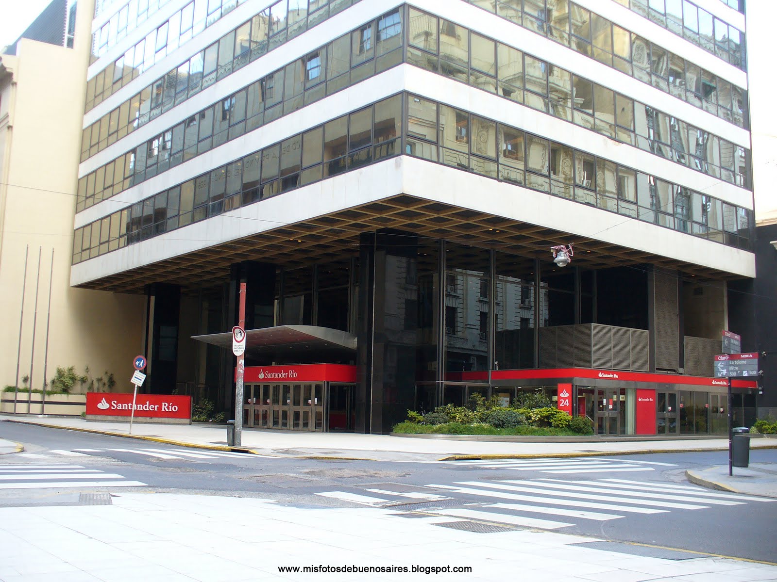 MIS FOTOS DE BUENOS AIRES: Banco Santander Rio - Microcentro