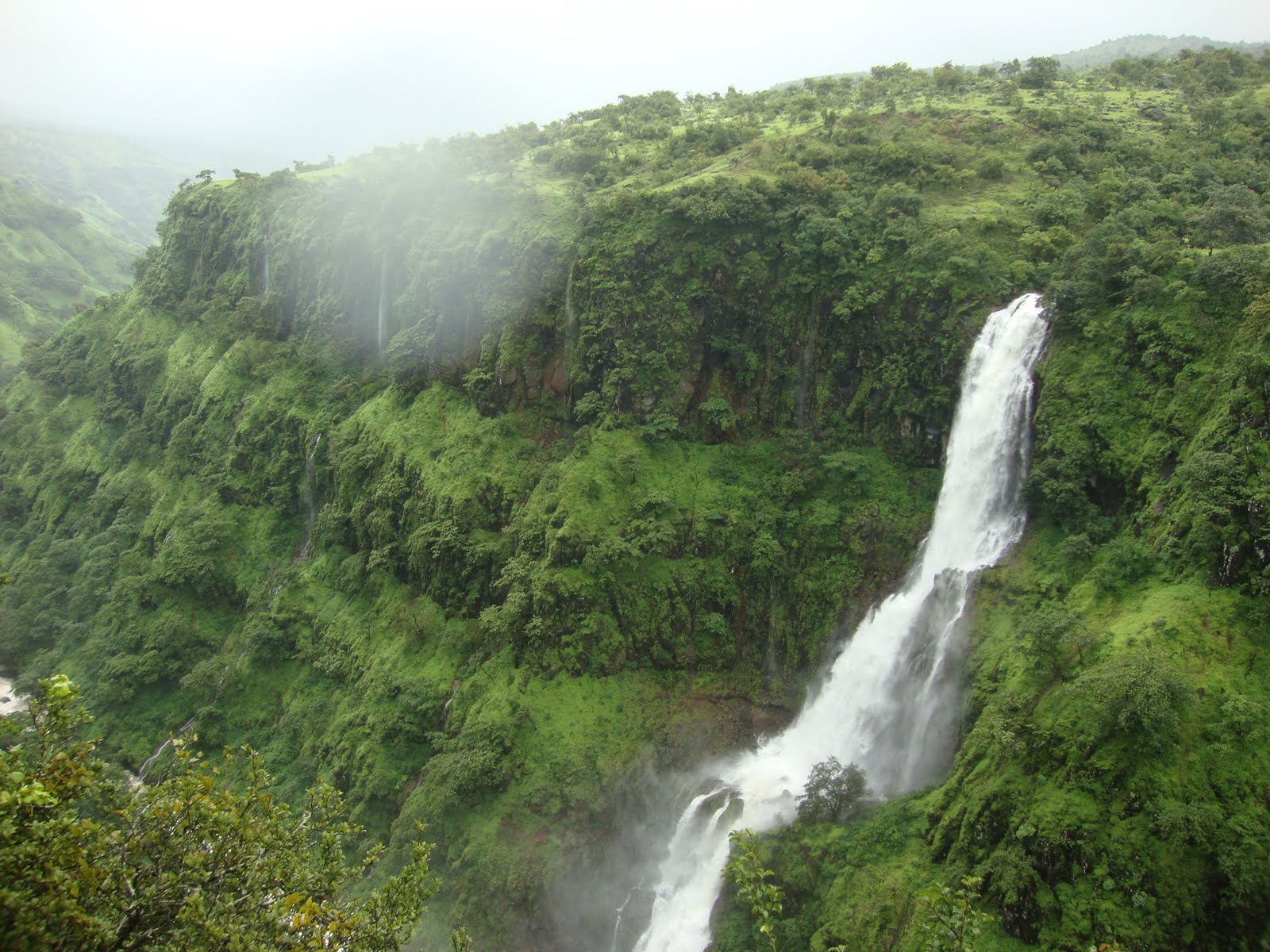maaza blog: Thoseghar Waterfall