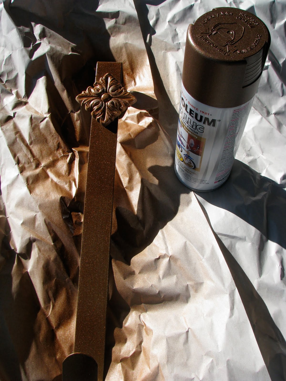 The Gathering Place Design: Easy, Inexpensive and Decorative Wreath Hanger