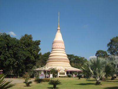 aroundPhichit: Wat Rong Chang
