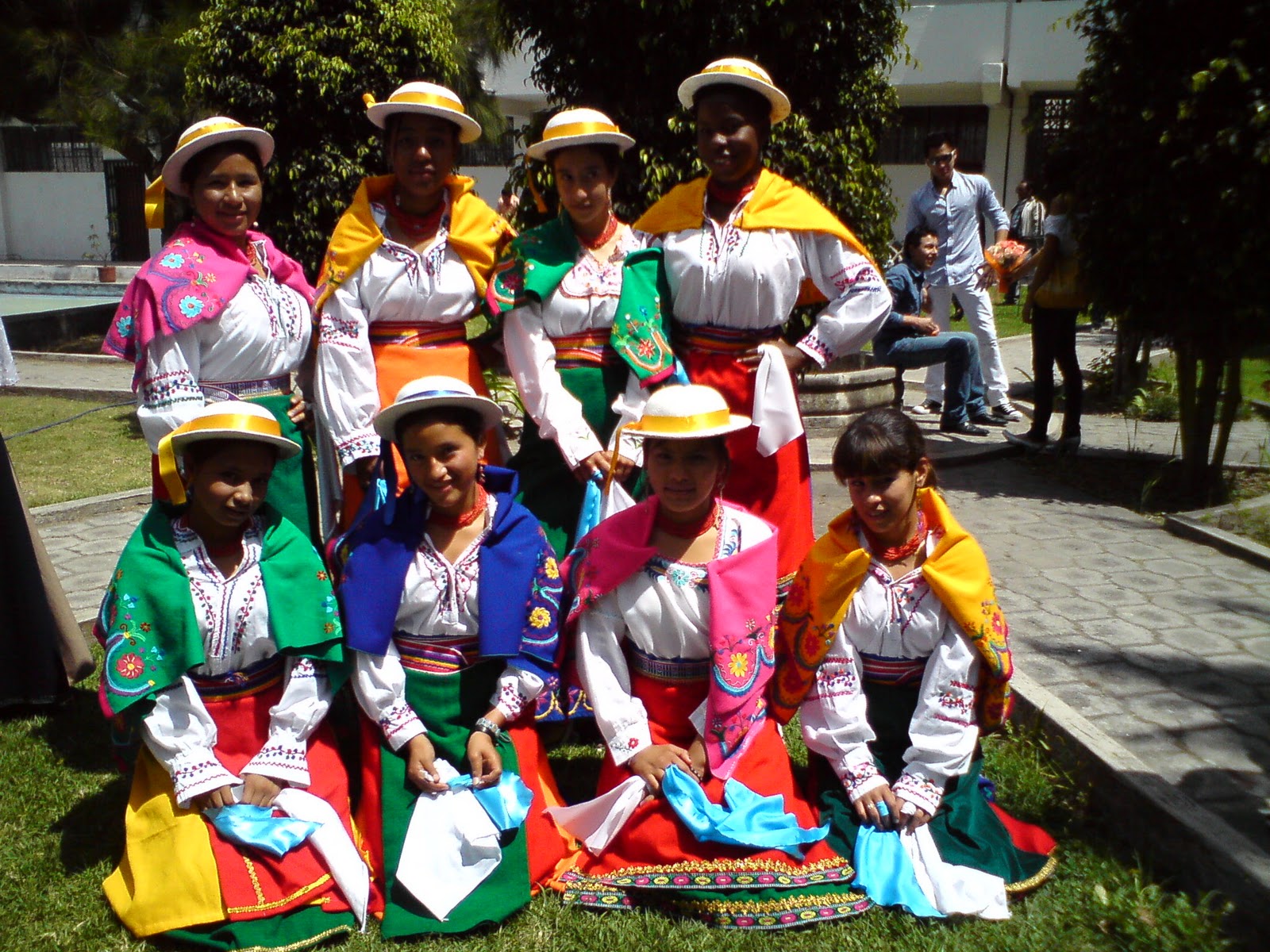 Grupo de Danzas folclóricas y bailes tradicionales del Ecuador,del CN ...