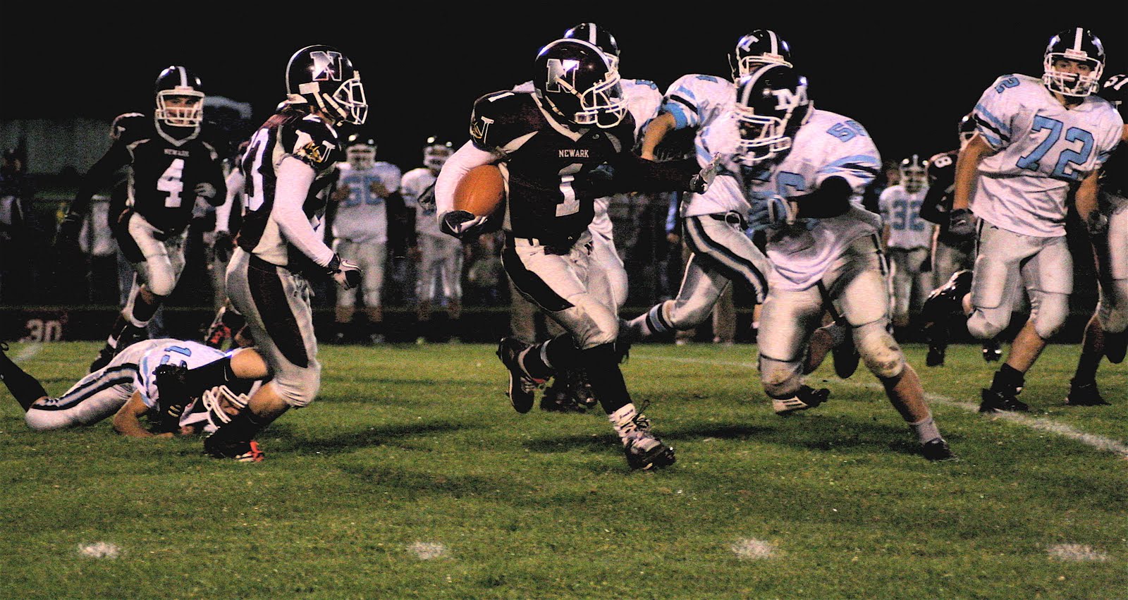 MIDLAKES THROWS A BLANKET OVER NEWARK, 20-0, IN BATTLE OF UNBEATENS ...