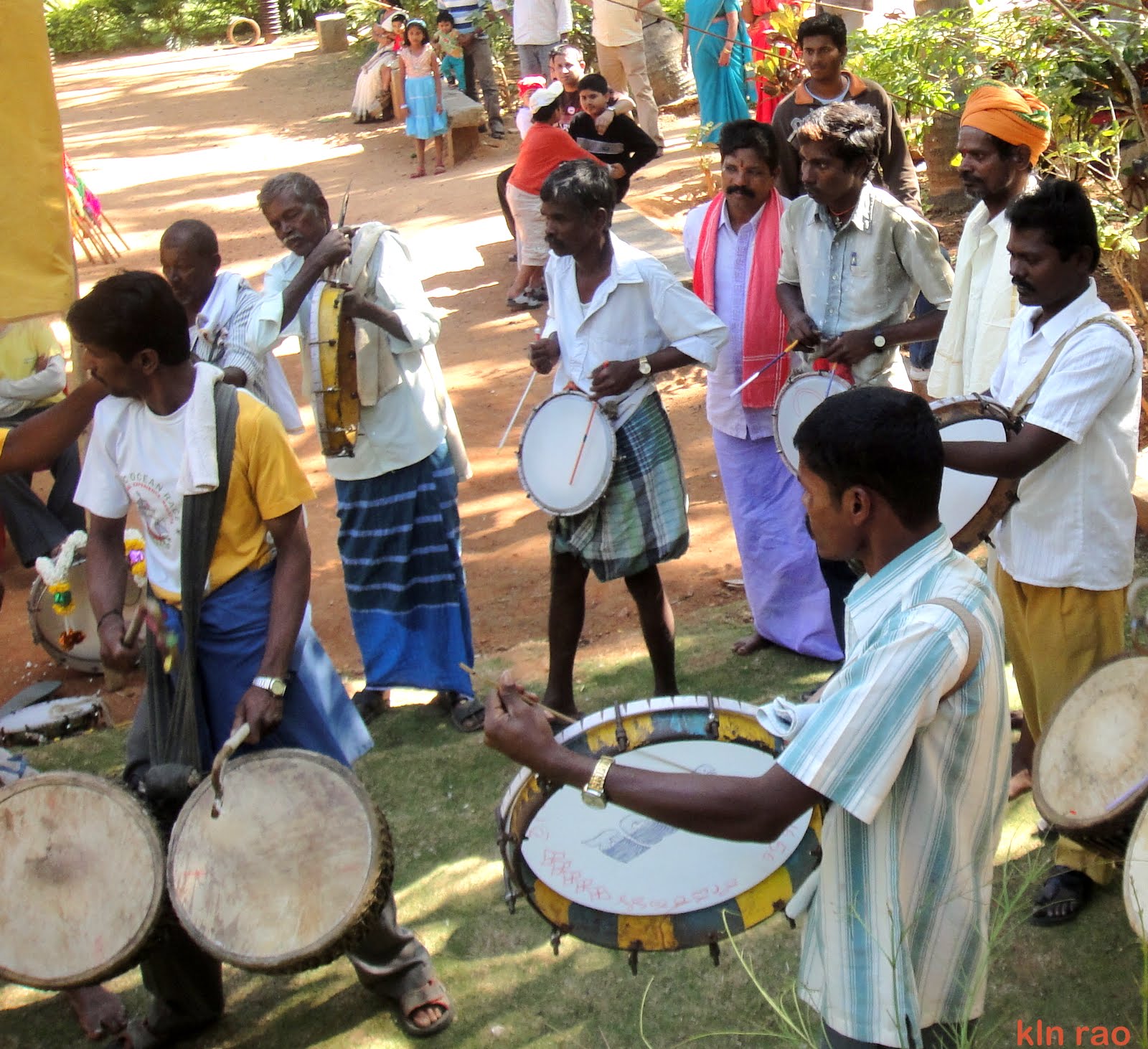 Clicks by Kln Rao and me: PATA KUNITHA-Folk Dance-Part 2