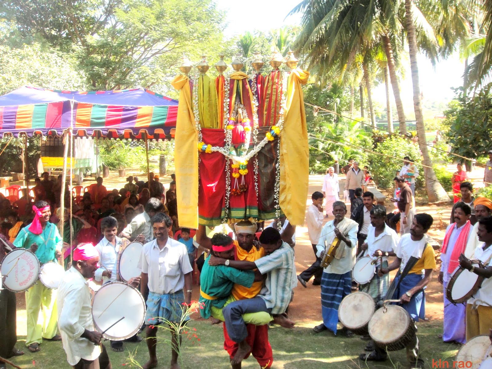 Clicks by Kln Rao and me: Folk Dance of Karnataka (Part 1)