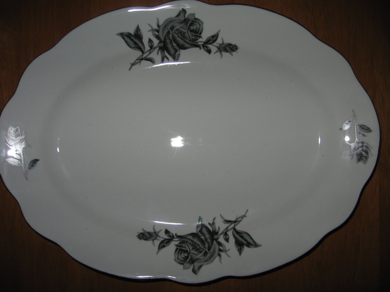 galleria pinggan lama: Pinggan Bunga Ros Hitam