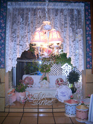 "Mo's Cottage": Enchanted Window Party