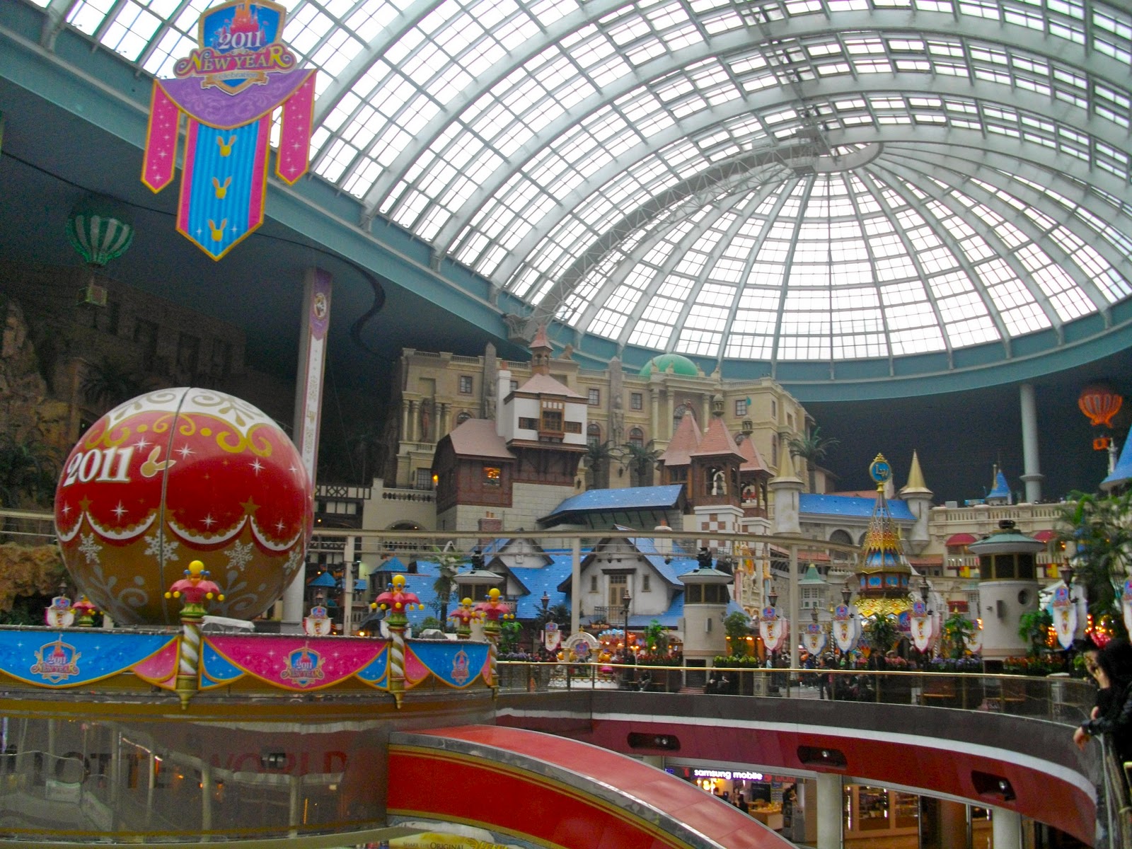 It was half past ten ...: #7 : Lotte World