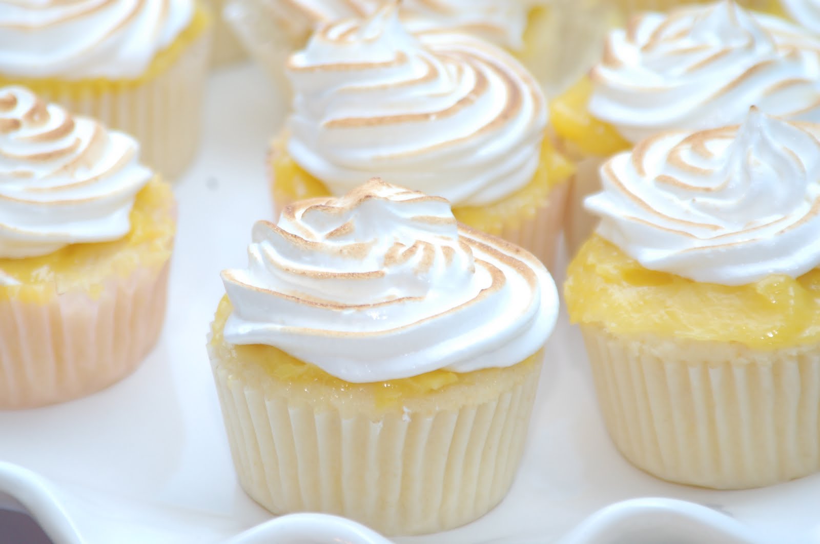 [Zo]mesticity: Lemon Meringue Cupcakes