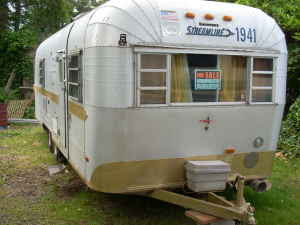 Untamed Art Blog: Vintage Trailer Photo Studio!