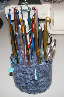THIS AND THAT: Crocheted Crochet Hook Holder