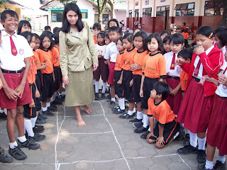 PERMAINAN TRADISIONAL: PERMAINAN ENGKLEK