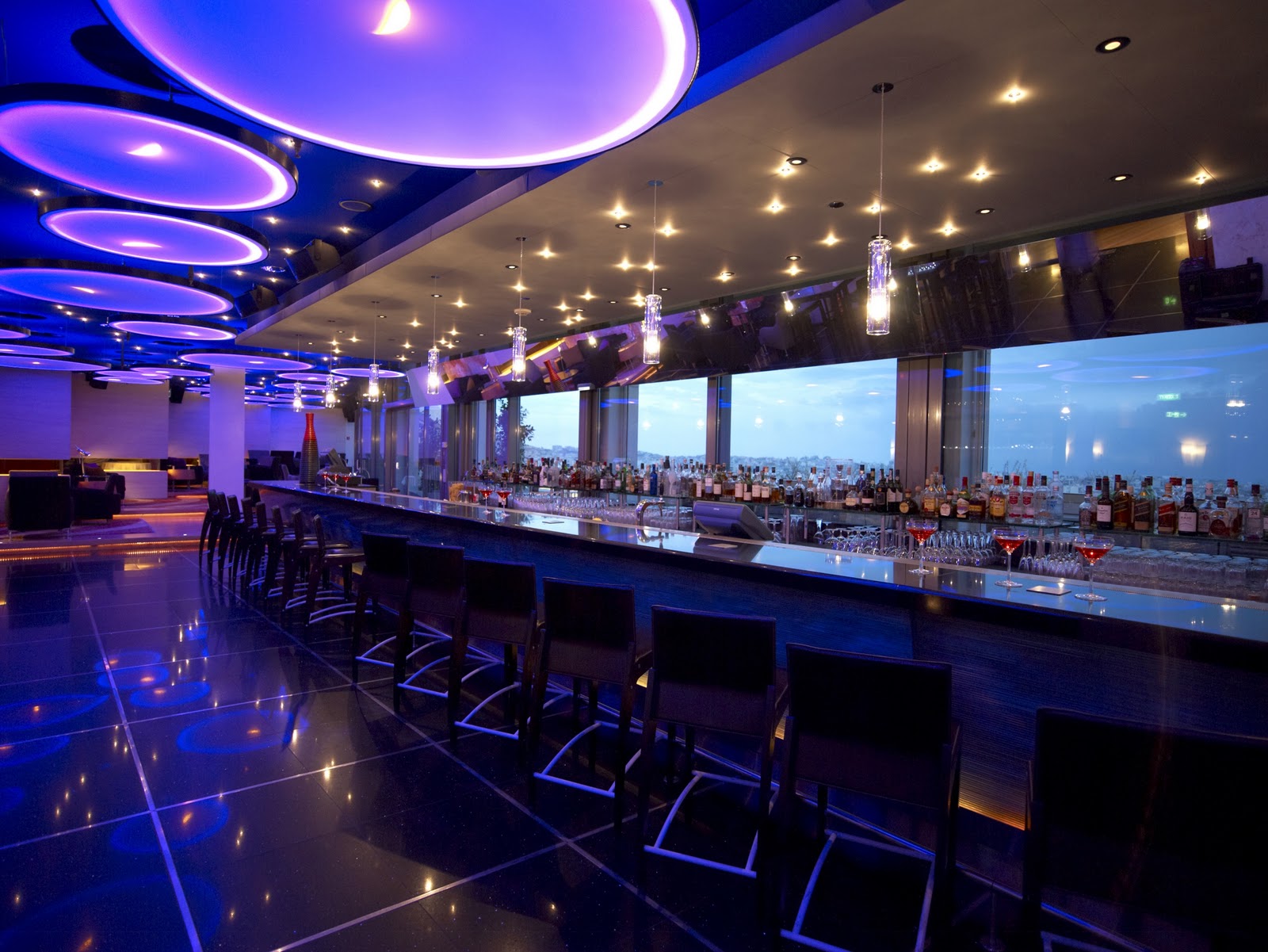 Tara's Dolce Vita: Galaxy Bar, Athens, Greece