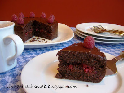 Linda's Kitchen Lab: Raw Raspberry and Chocolate Fudge Cake