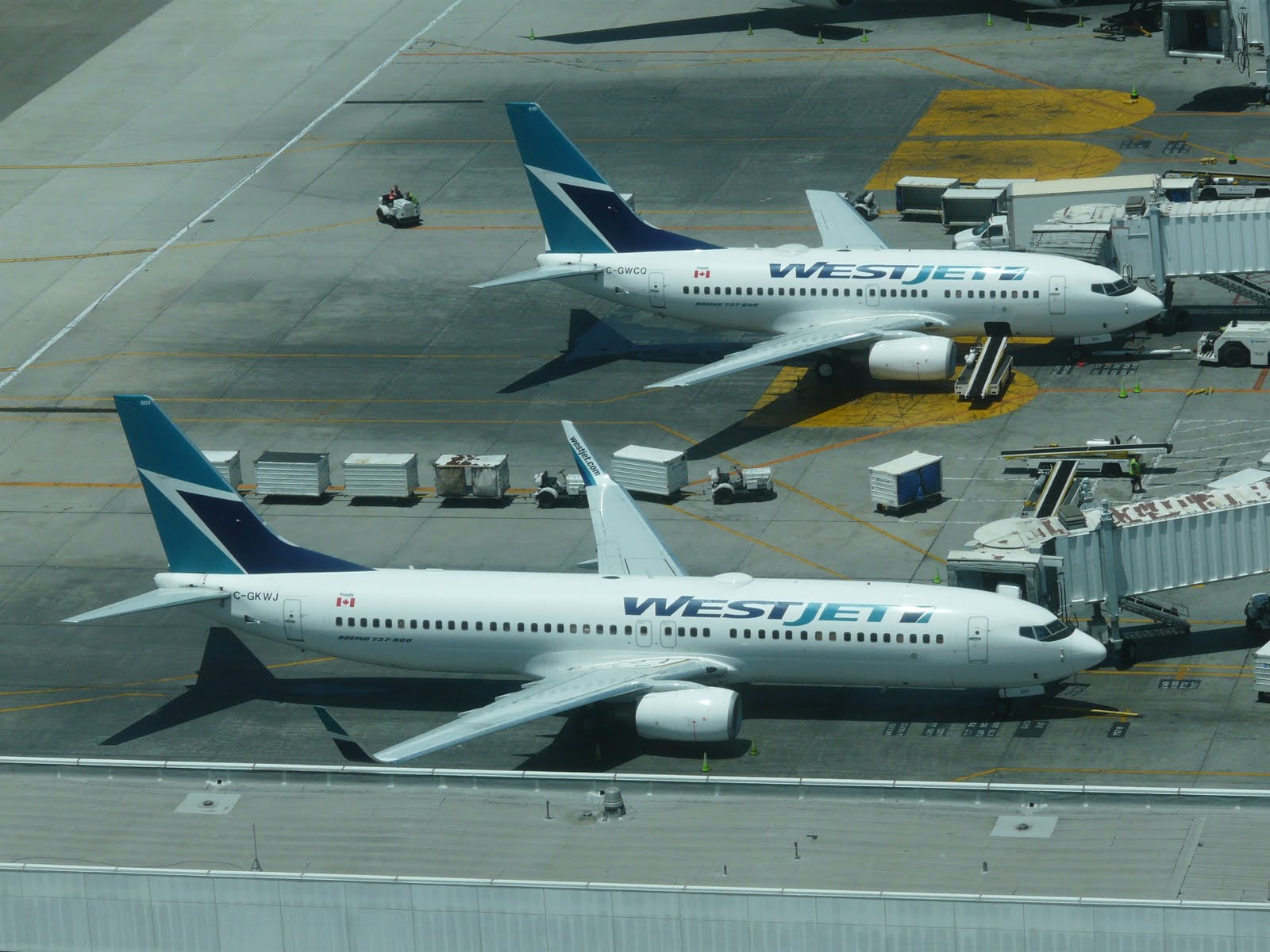 View from the control tower: LAX aircraft spotters' guide: Boeing 737 ...