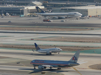 View from the control tower: LAX aircraft spotters' guide: Boeing 737 ...