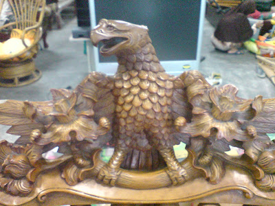 Second Hand World: Kerusi goyang ukiran kepala helang