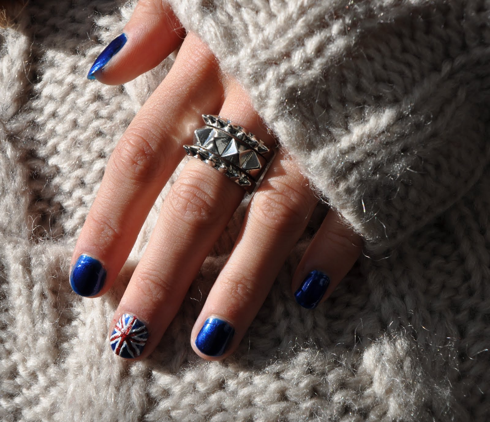 Soxie Gal: UK nails