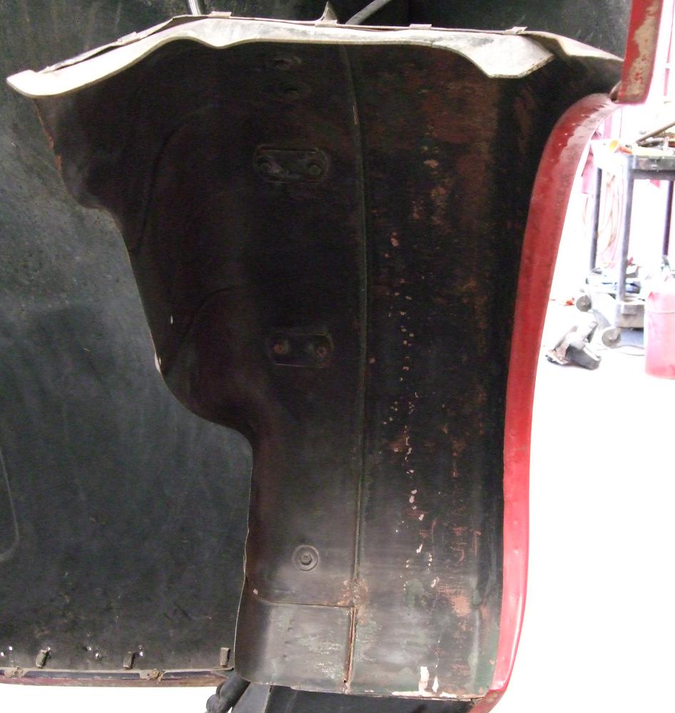 Triumph Spitfire Adventure: Wheel Well Respray