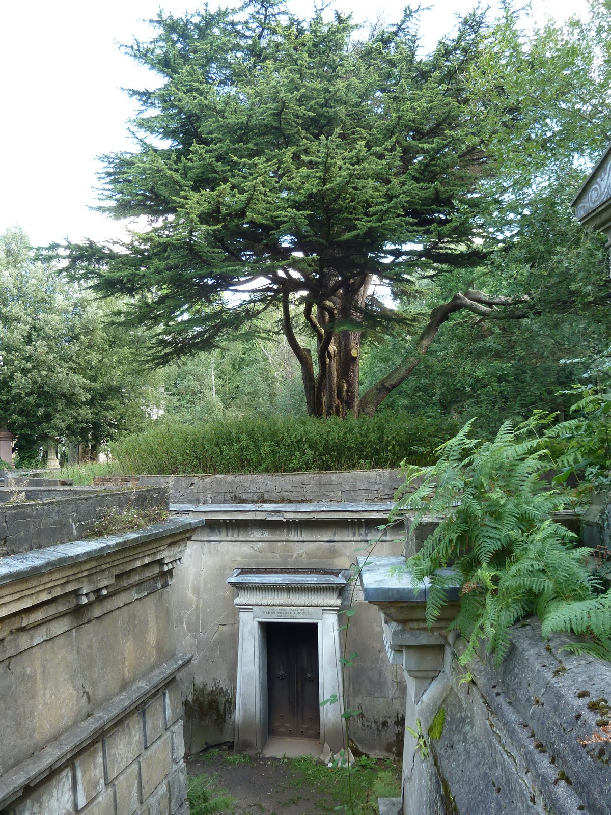 Travels with Shep: Highgate Cemetery