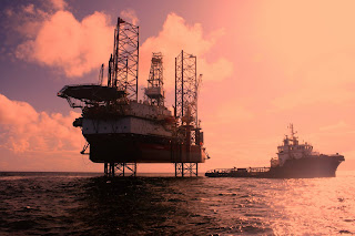 Oil and Gas wells Drilling in the Mahakam Estuary: Appearance of Rig ...