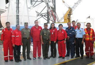 Oil and Gas wells Drilling in the Mahakam Estuary: Crew Activity