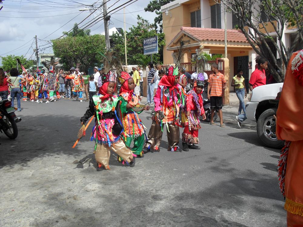 MANUEL EL COMUNITARIO: Los Guloyas salieron a las calles de San Pedro ...