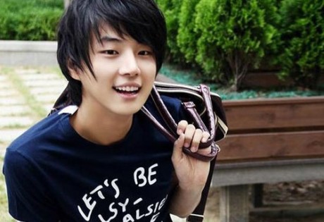Yukino Hitohira F. Jones: Yoon Shi Yoon (Kim Tak Goo)