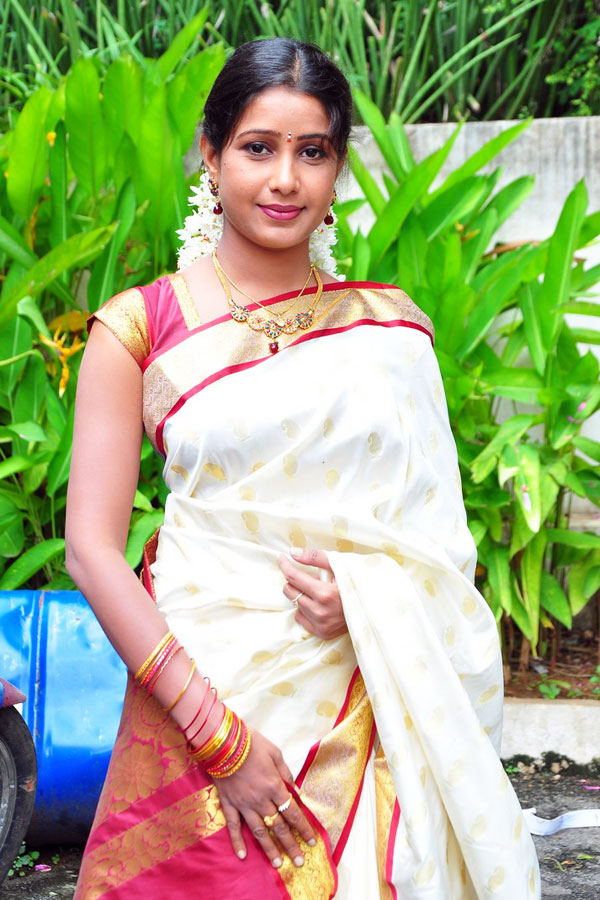 Reshmi Stills from Sankranthi Alludu