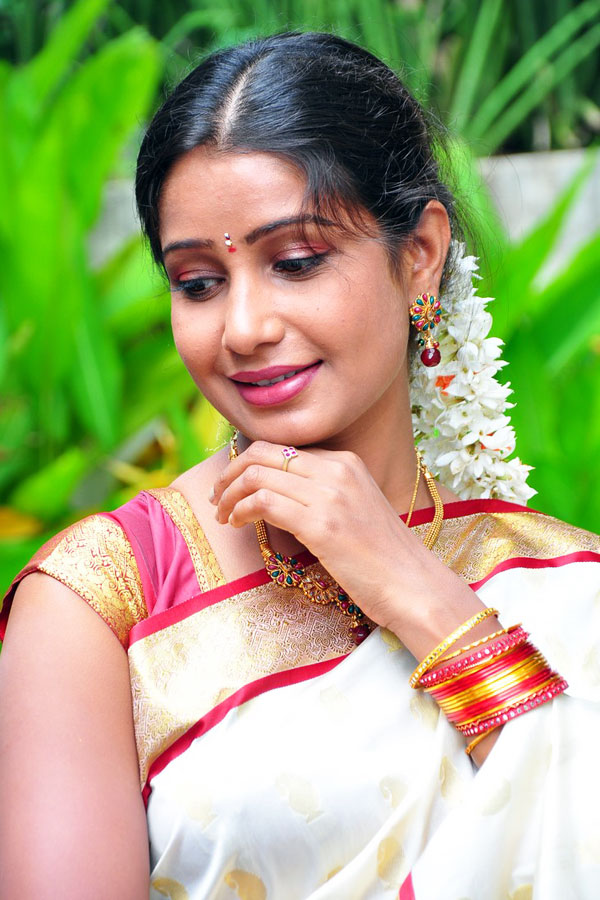 Reshmi Stills from Sankranthi Alludu