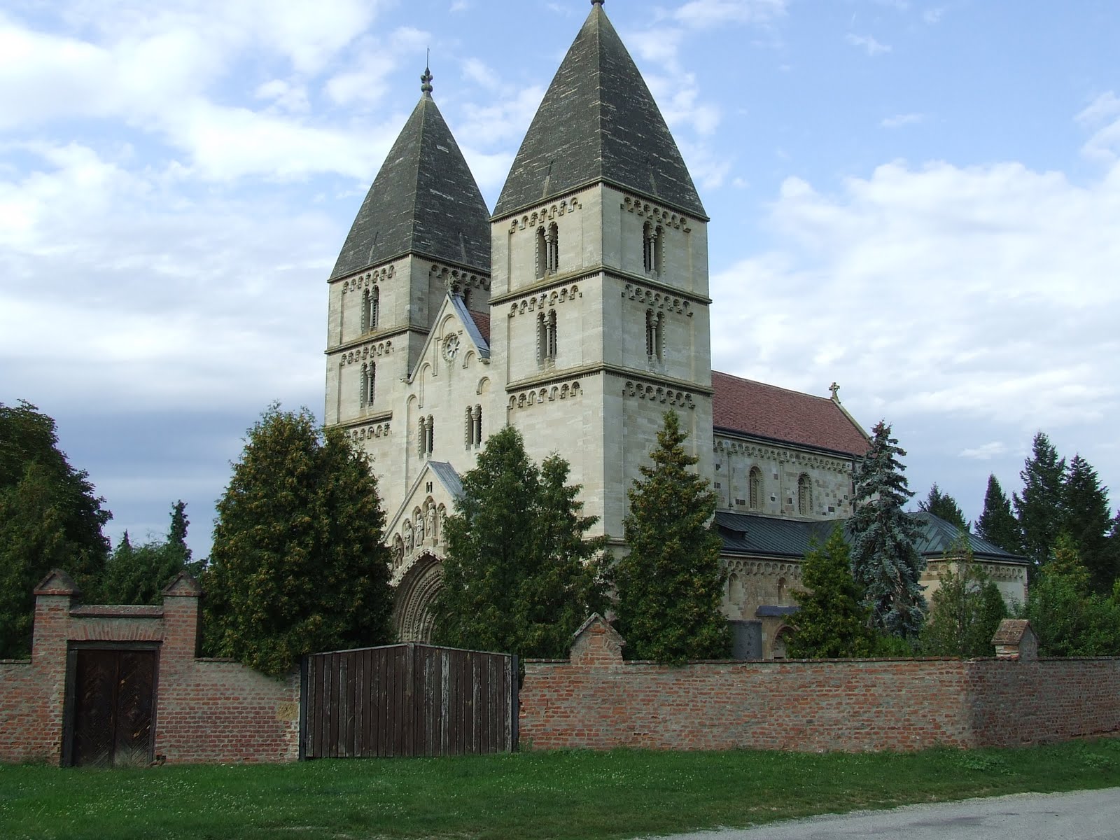 Denever: A Jáki templom