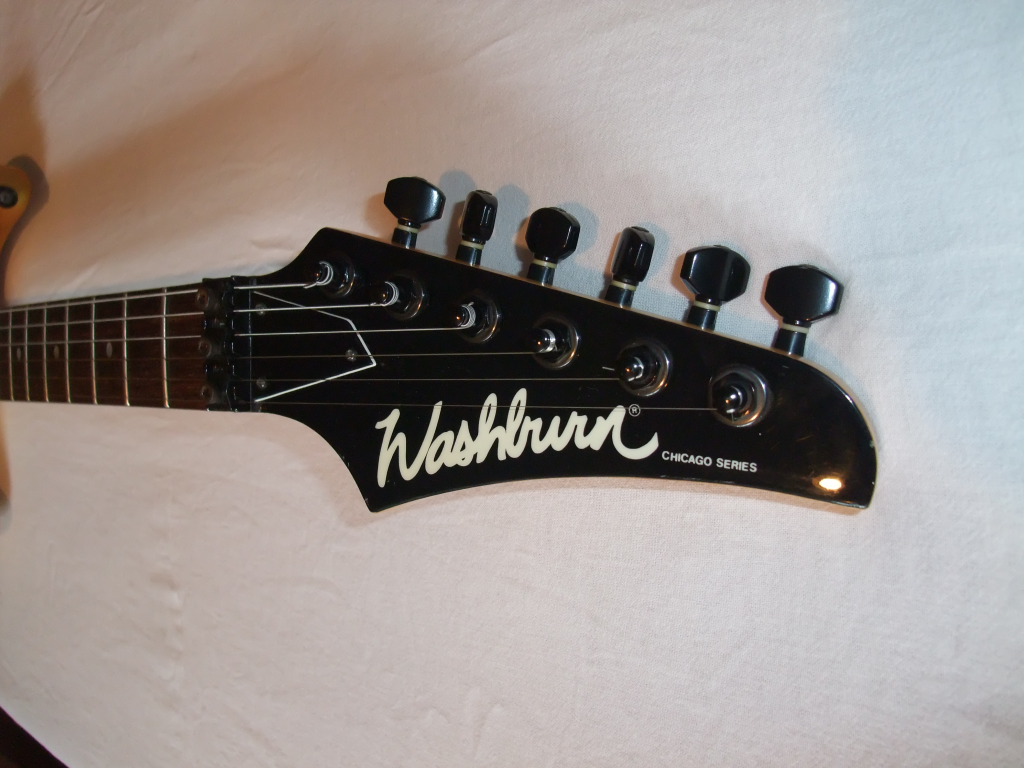 So many guitars, so little talent: Washburn #6 - 'KC90 V' transparent gold