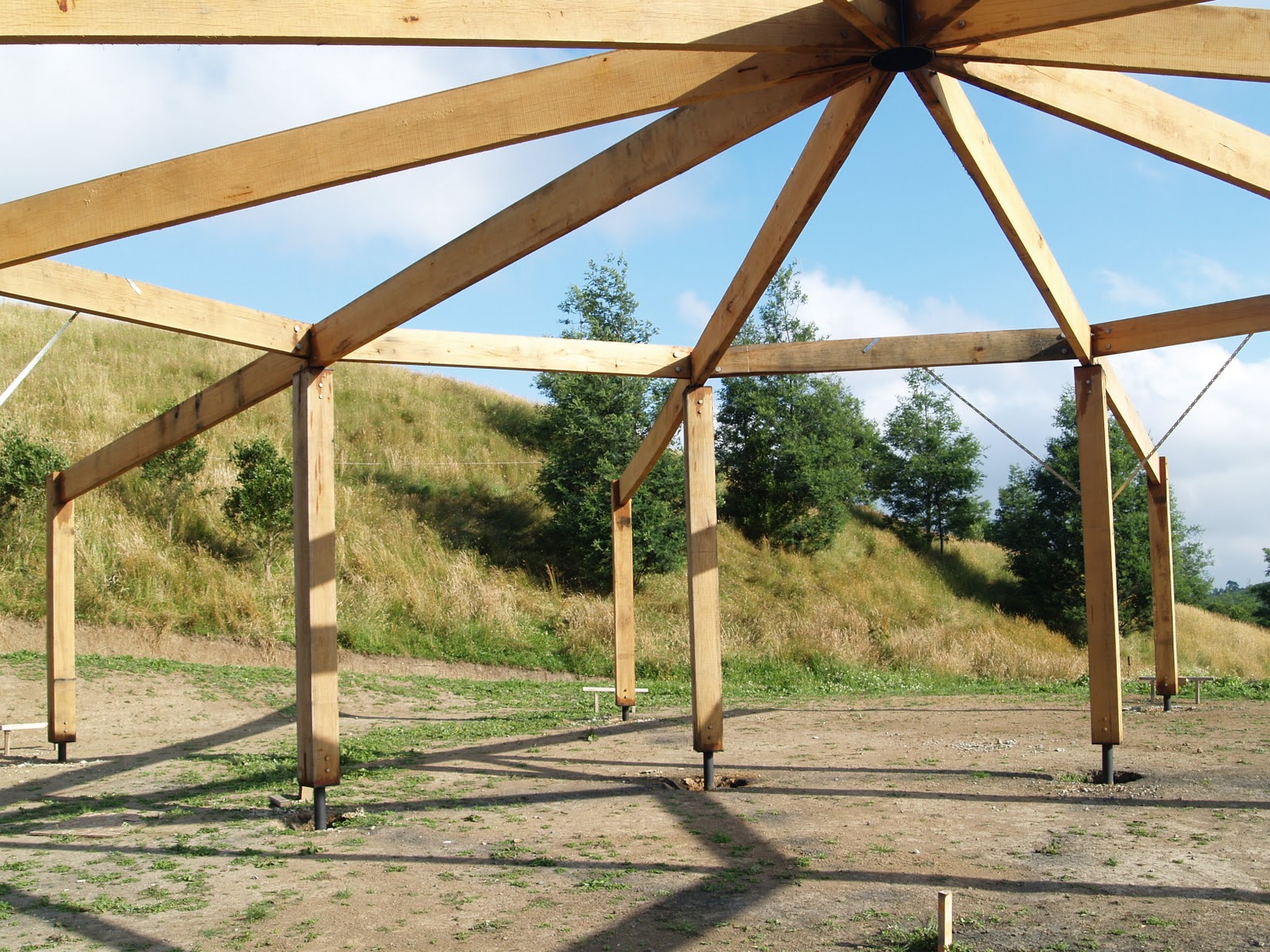 Building the round strawbale house: all the posts and main beams are up