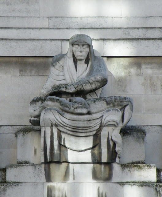 ORNAMENTAL PASSIONS: London Underground, 55 Broadway SW1