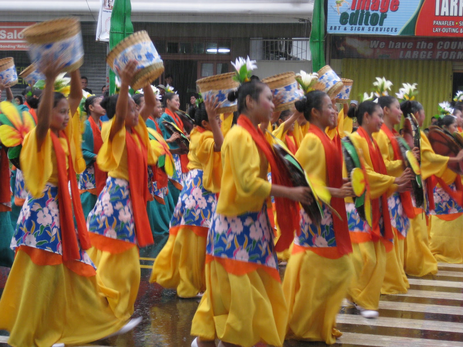 The Walking Tripod: T'nalak Festival 2010 Photos