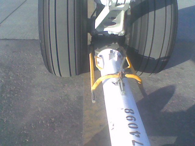 Saudia Stories: Tractor and tow bar of Aircraft 747
