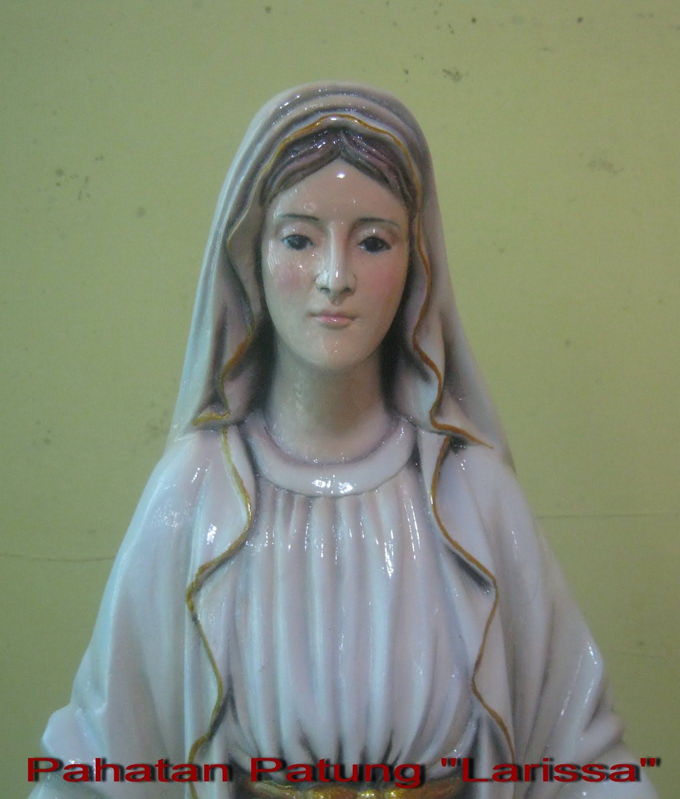 Pahatan Patung "Larissa": Patung Bunda Maria dari Kayu