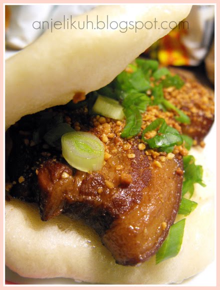 anjelikuh*: "Tiger Bites Pig" 虎咬豬 Taiwanese Braised Pork Belly stuffed ...