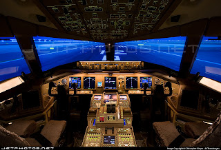 Aviation fleet: Boeing 777 Flight Deck