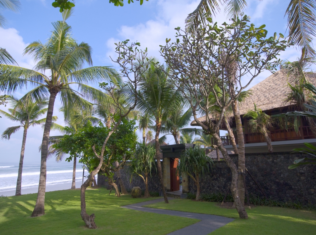 Simply Fabulicious: Besotted – Dreamy Beach House in Seminyak, Bali