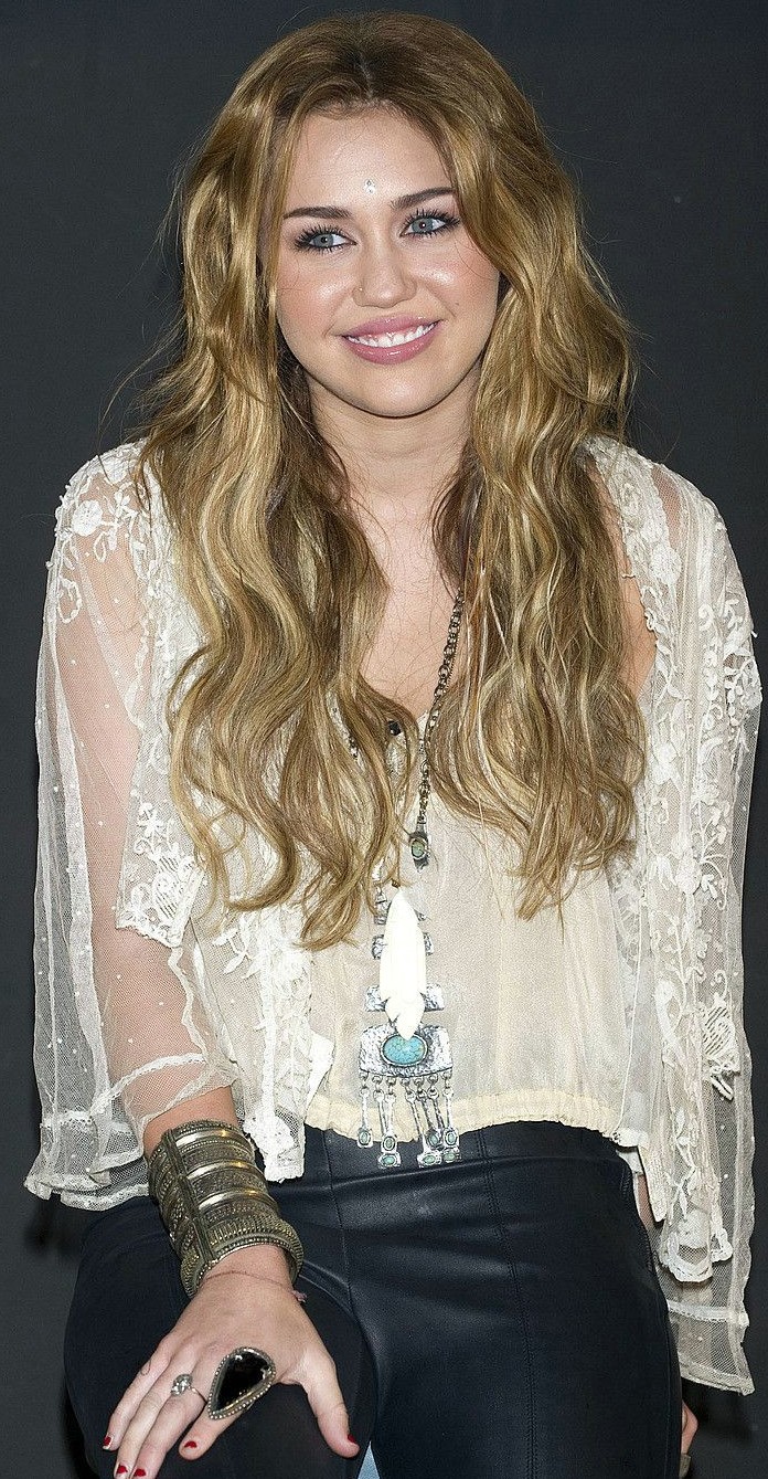 Miley Cyrus Smiling Beauty Picture Gallery : American actress and pop ...