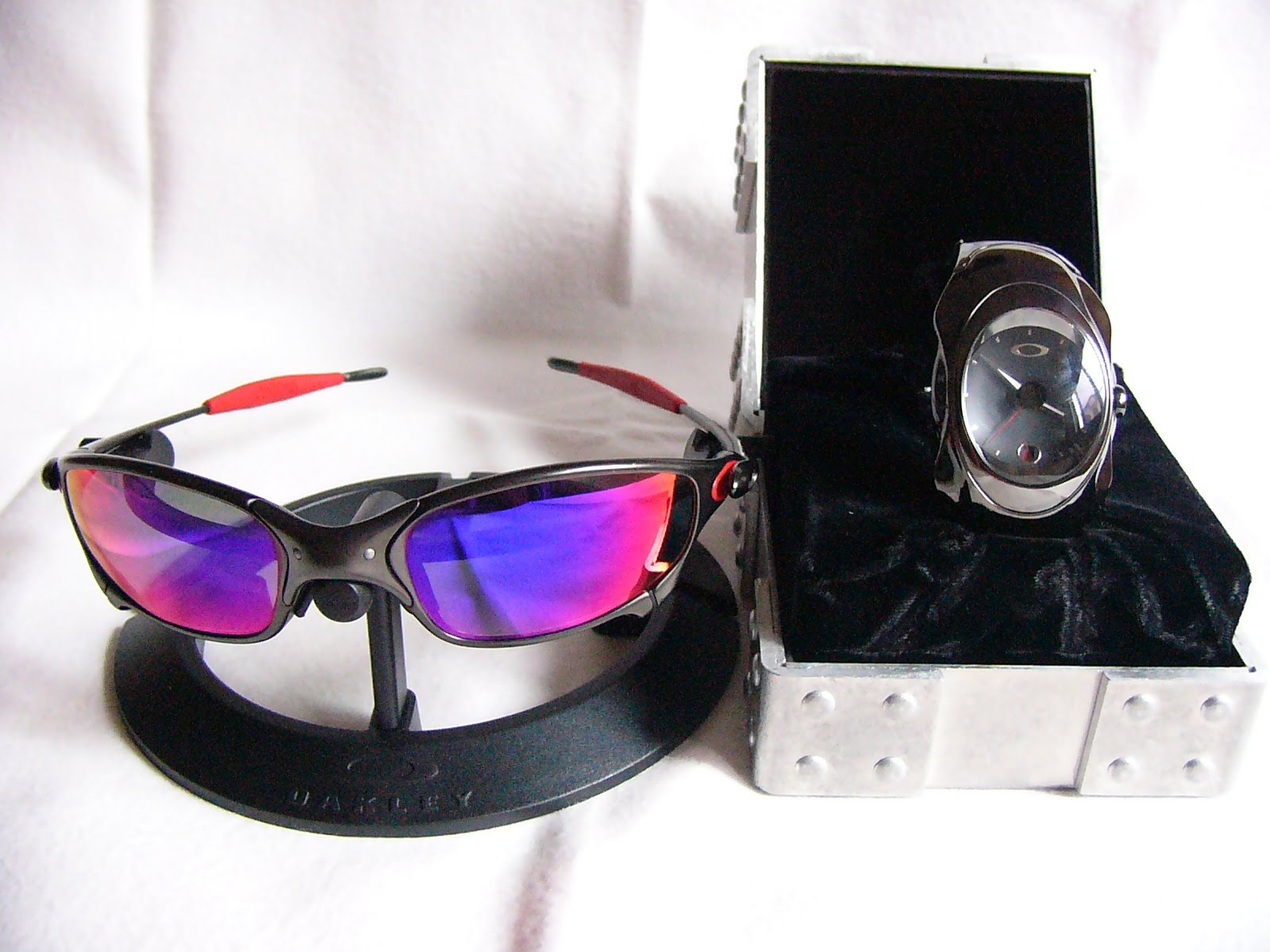 Oakley Saint: Time Bomb & Juliet Pairing