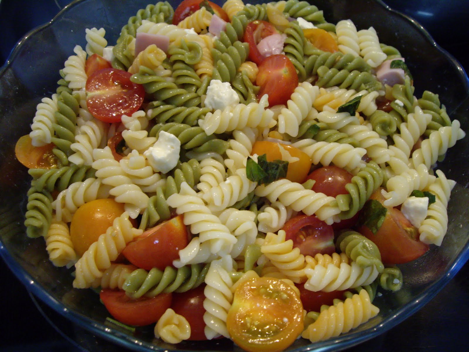 MIS RECETAS DE COCINA: ENSALADA DE PASTA CON TOMATES CHERRY, QUESO FETA ...
