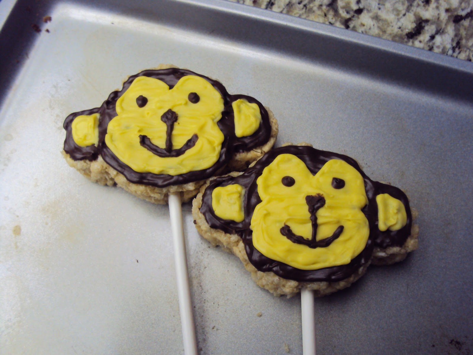 Chi-Cakes Sweets: Monkey Rice Kripies Pops