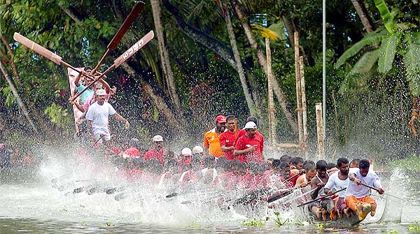 Kerala : God's Own Country: Vallamkali (Boat Race) – More Than Just a Sport