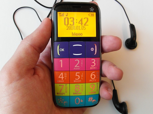 Review of Phone Just 5 CP10 - Pix Magazine