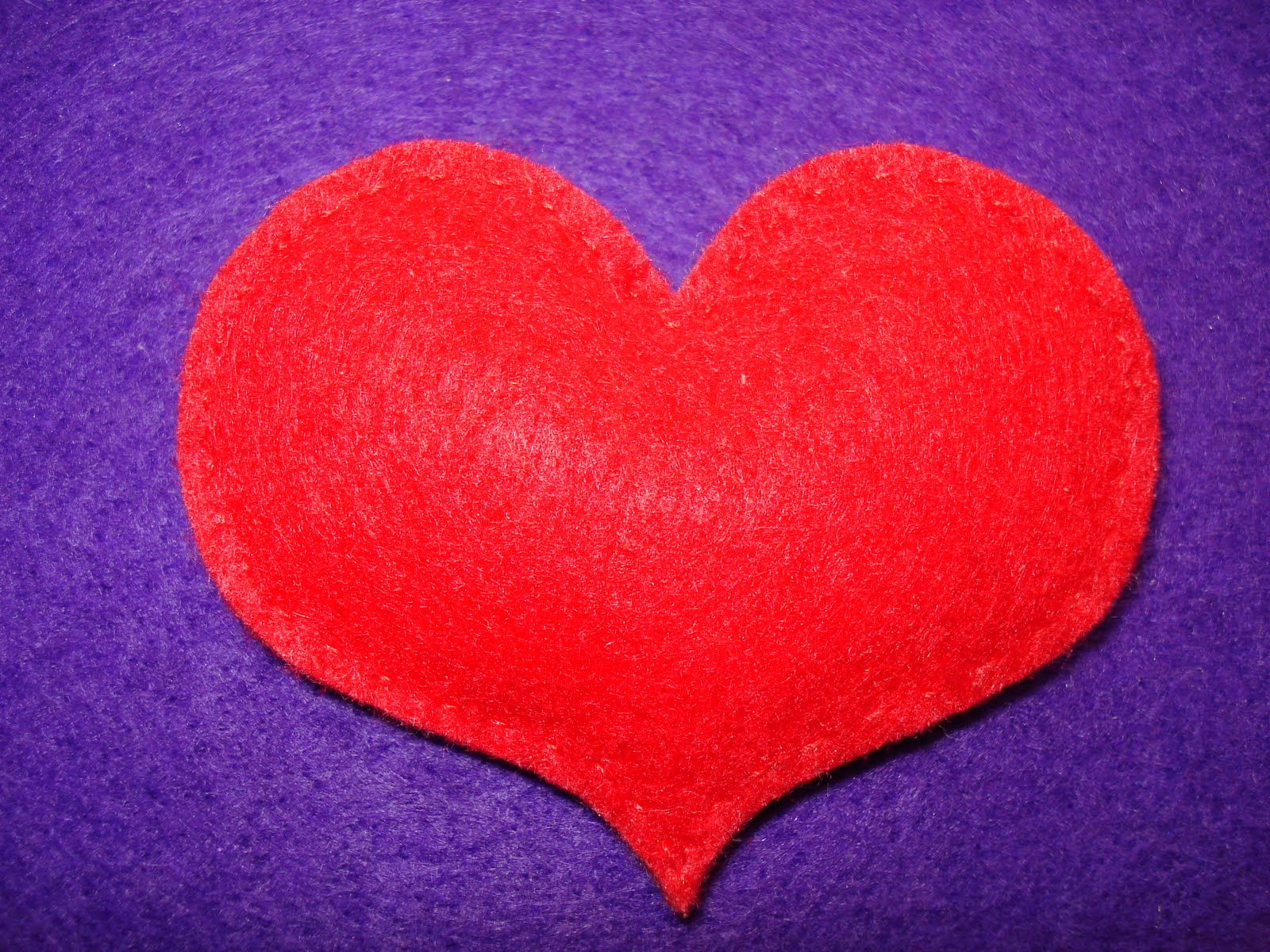 LOS BROCHECICOS DE MAYTE: CORAZONES DE FIELTRO