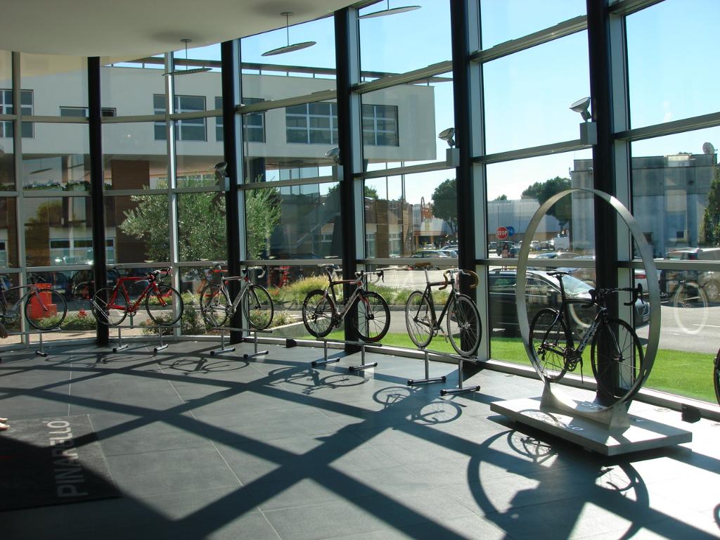 ITALIAN CYCLING JOURNAL: Pinarello Shop & VIP Factory Tour